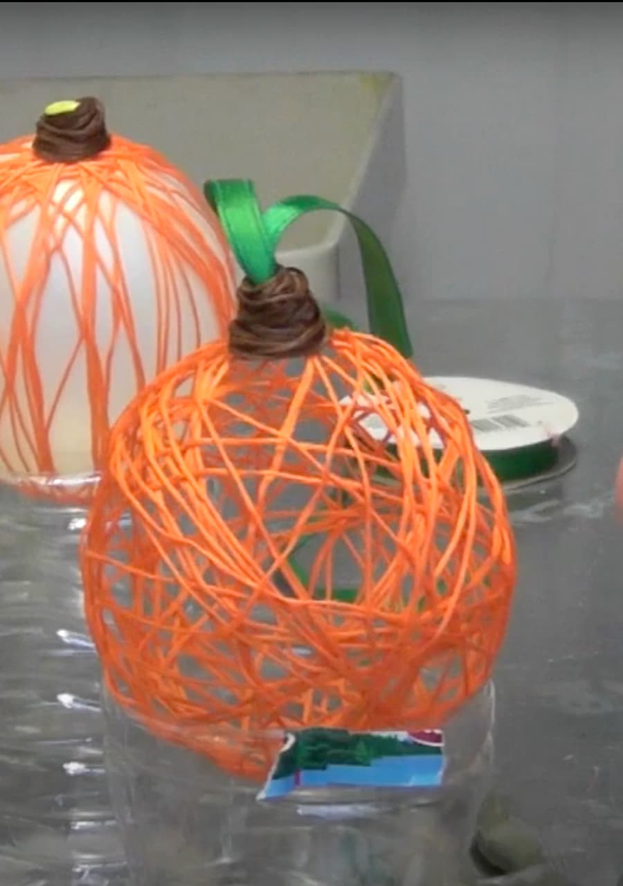 Easy String Pumpkin Craft in 3 Steps | Halloween DIY with video - Craft ...