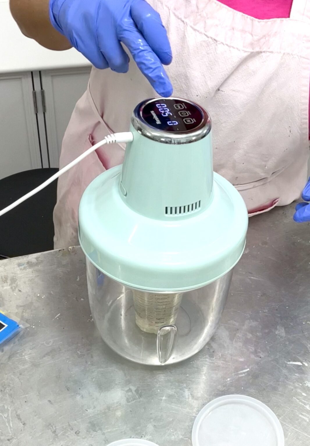 Step by Step Resin: How to Color-Blend Coasters [Video] - Craft Klatch