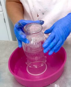 Acrylic Paint Pouring on Vases DIY: Transform your glassware in 5 easy ...