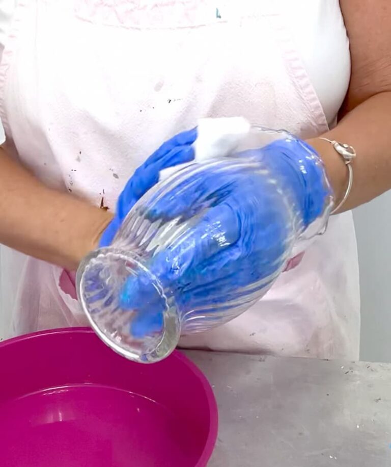 Acrylic Paint Pouring on Vases DIY: Transform your glassware in 5 easy ...