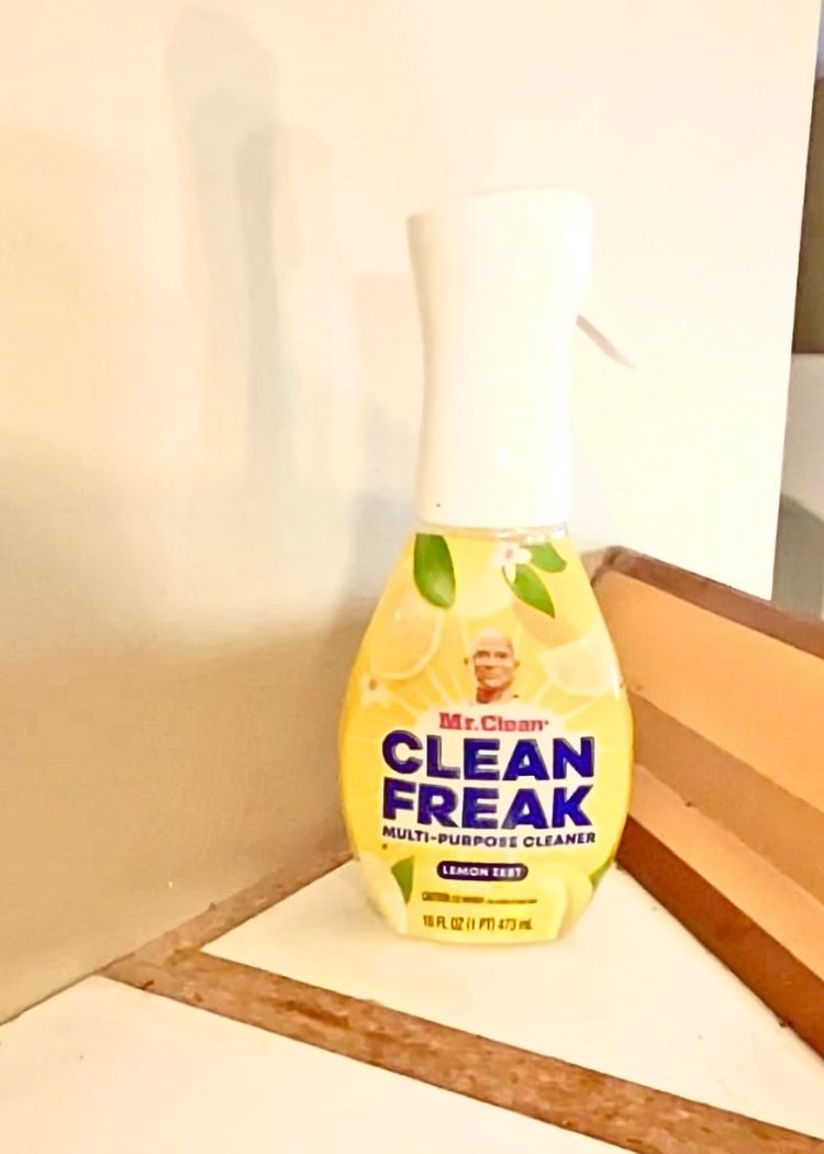 How to Clean Grease from Kitchen Cabinets - Craft Klatch